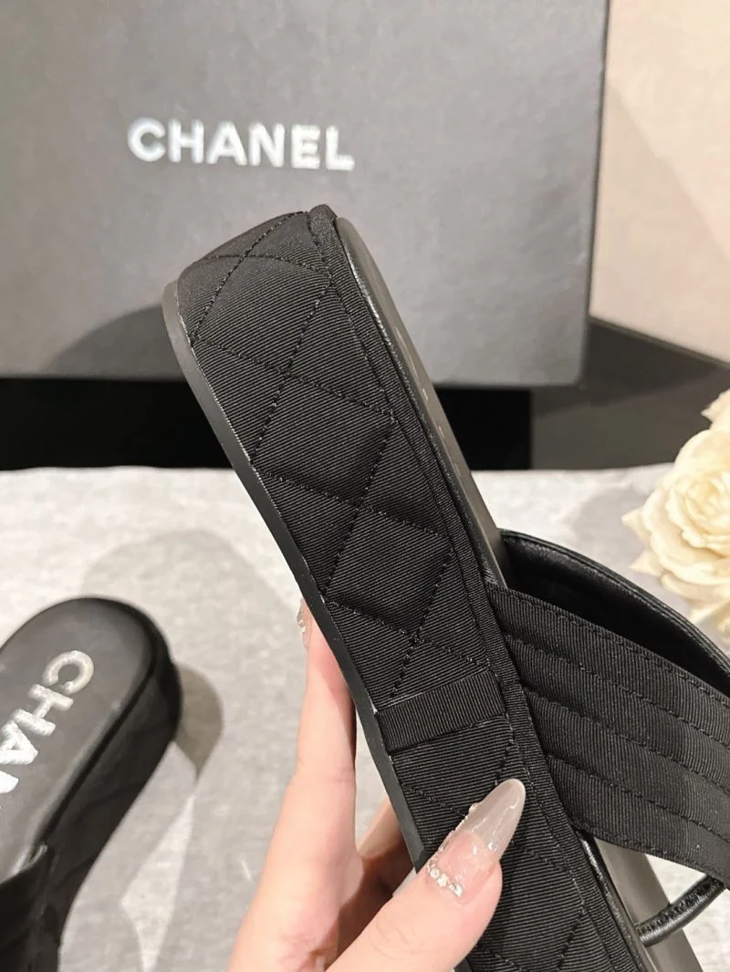 Top mirror Chanel Slippers