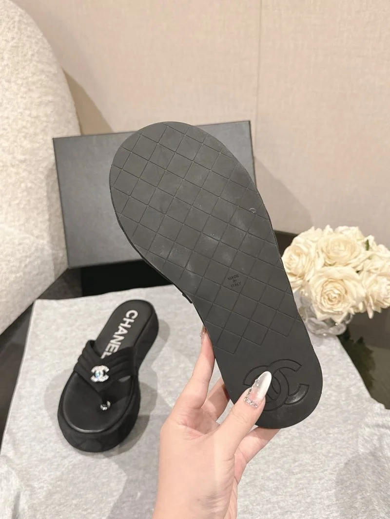 Top mirror Chanel Slippers
