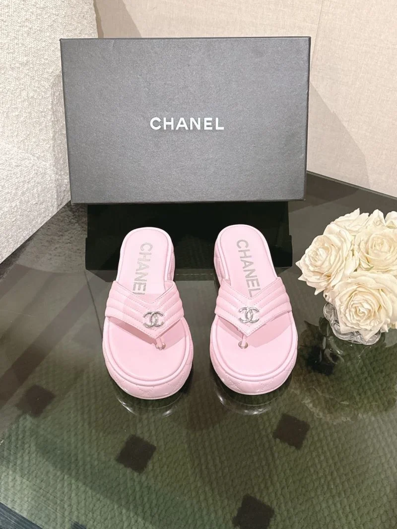Low-cost Chanel Slippers
