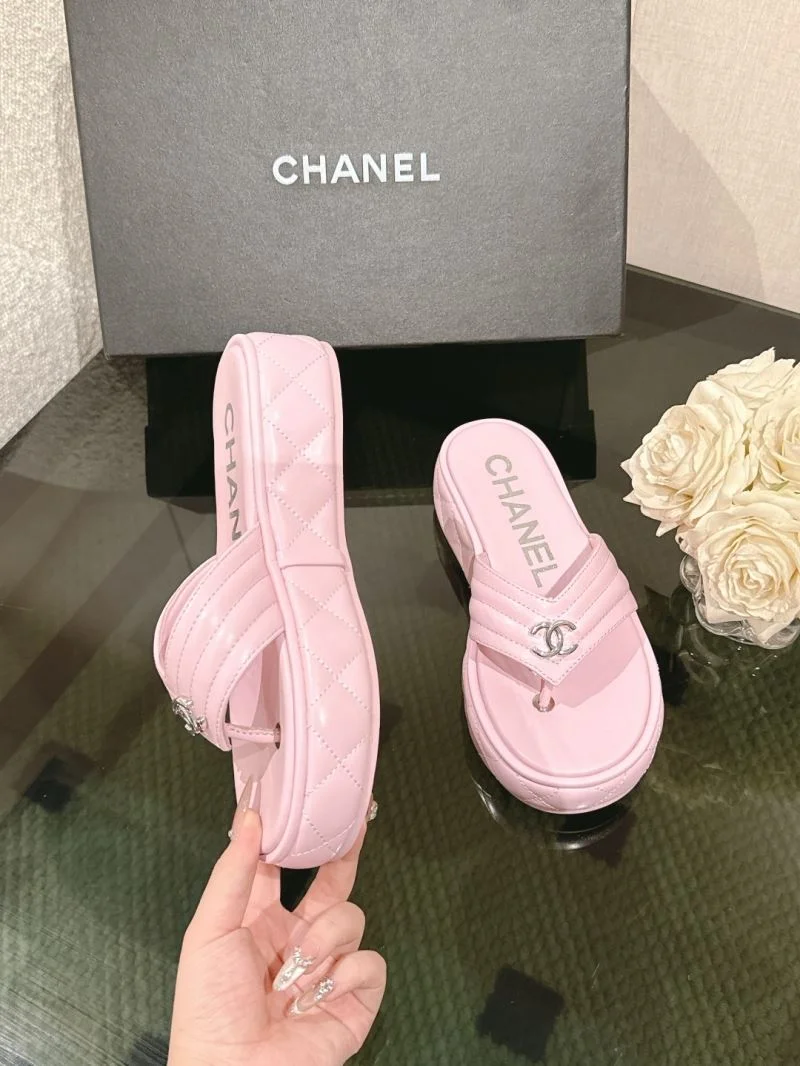 Low-cost Chanel Slippers