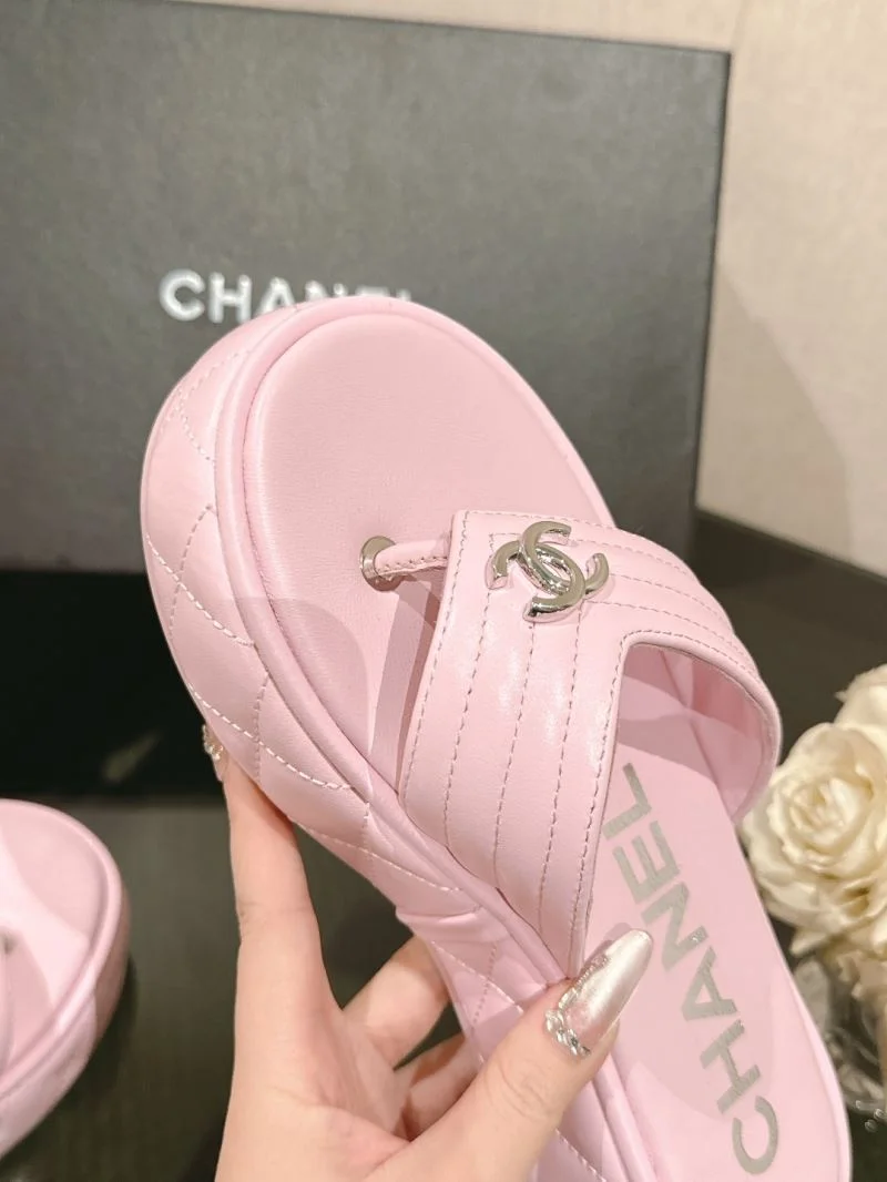 Low-cost Chanel Slippers
