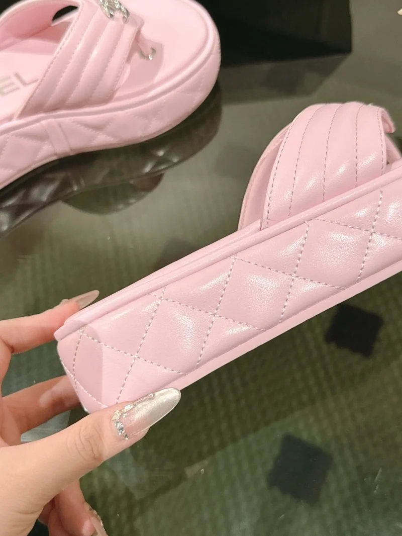 Low-cost Chanel Slippers