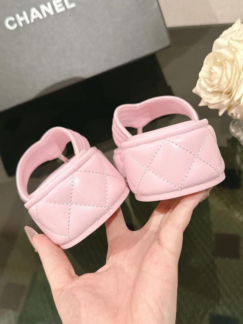 Low-cost Chanel Slippers