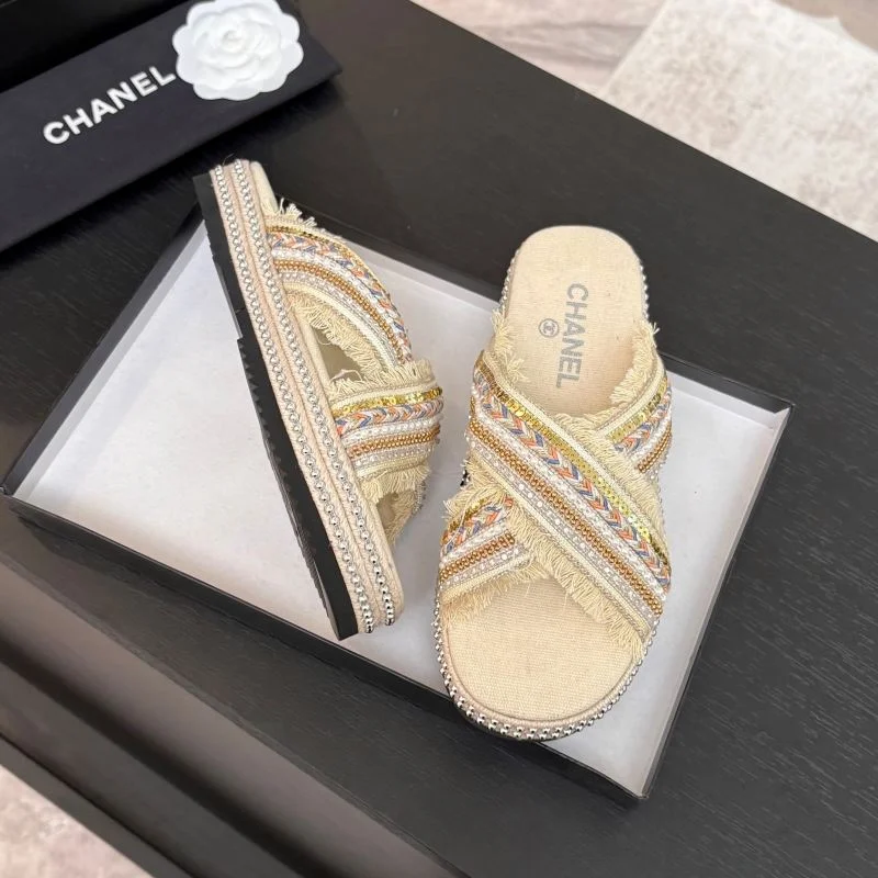 Low-cost Chanel Slippers