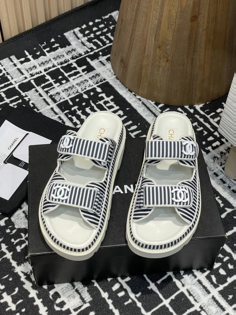 Low-cost Chanel Slippers