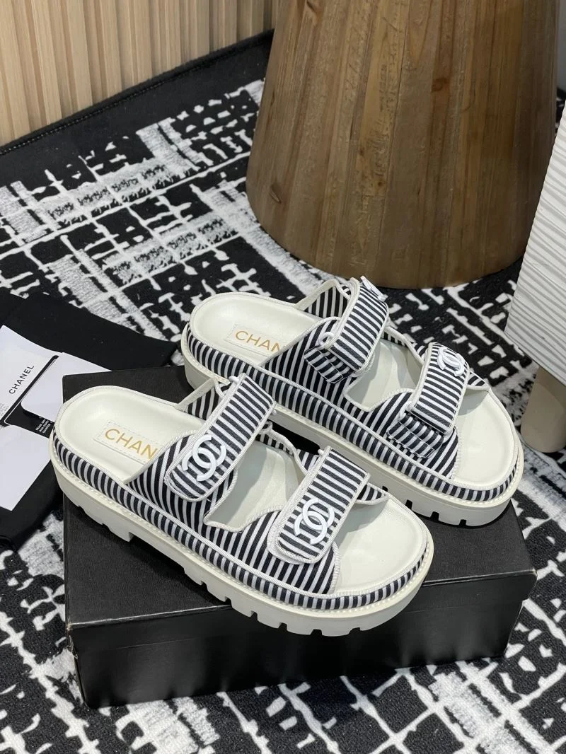 Low-cost Chanel Slippers