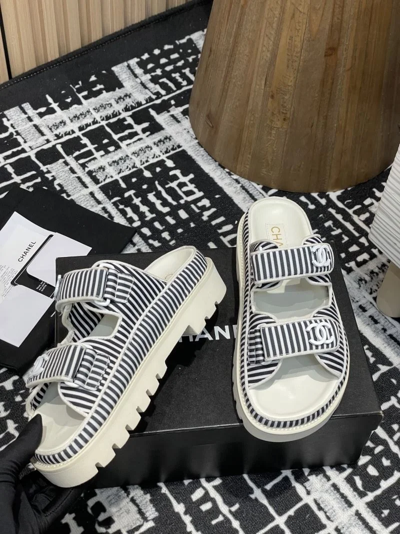 Low-cost Chanel Slippers