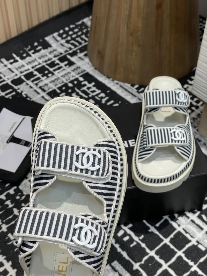 Low-cost Chanel Slippers