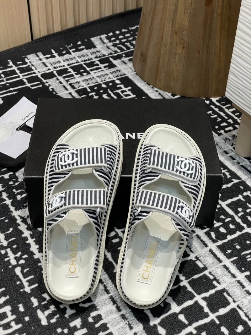Low-cost Chanel Slippers