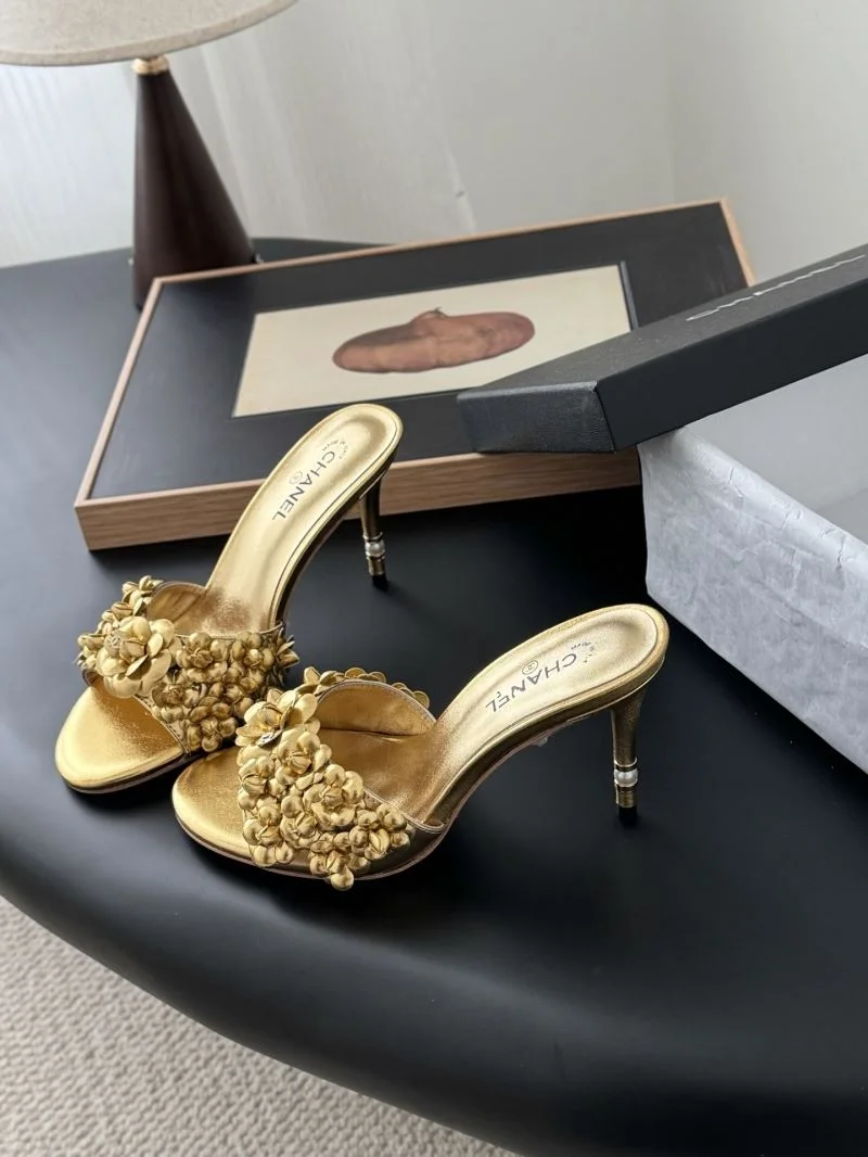 Top mirror Chanel Slippers