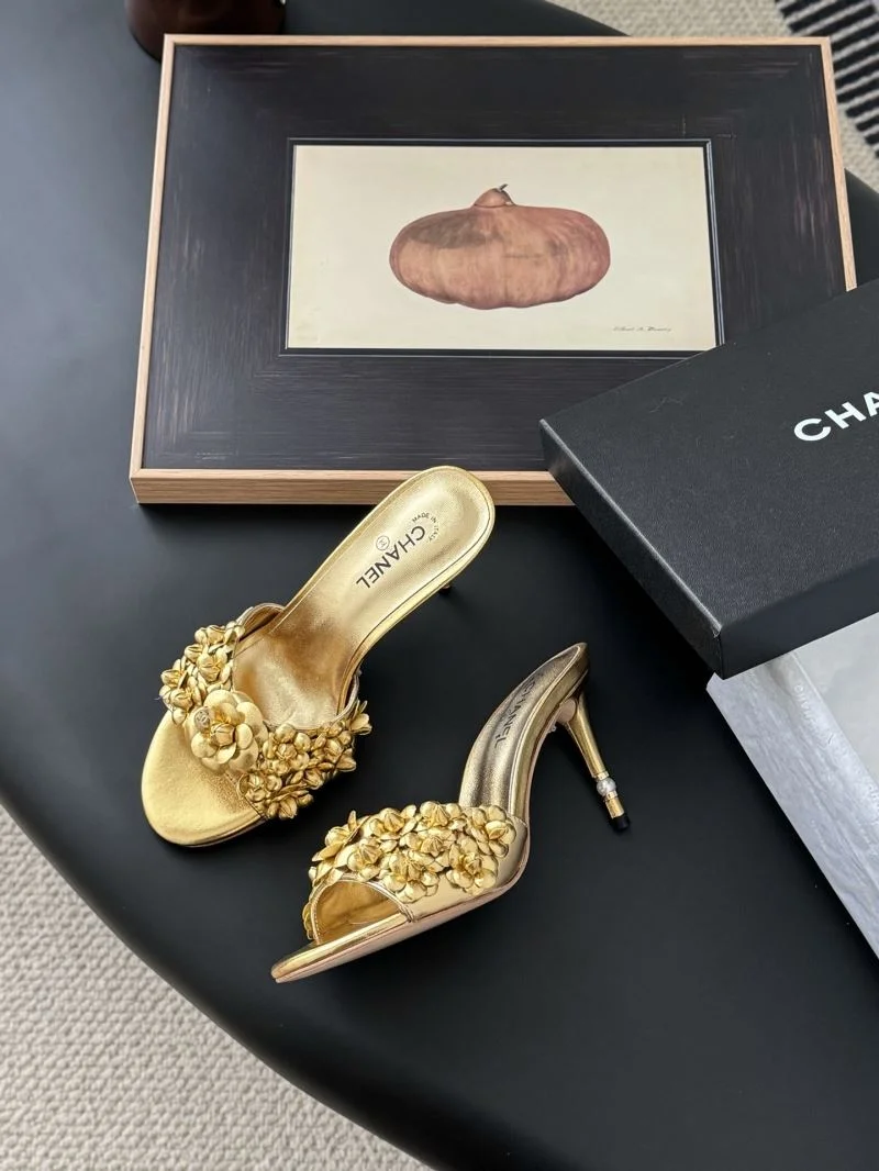 Top mirror Chanel Slippers