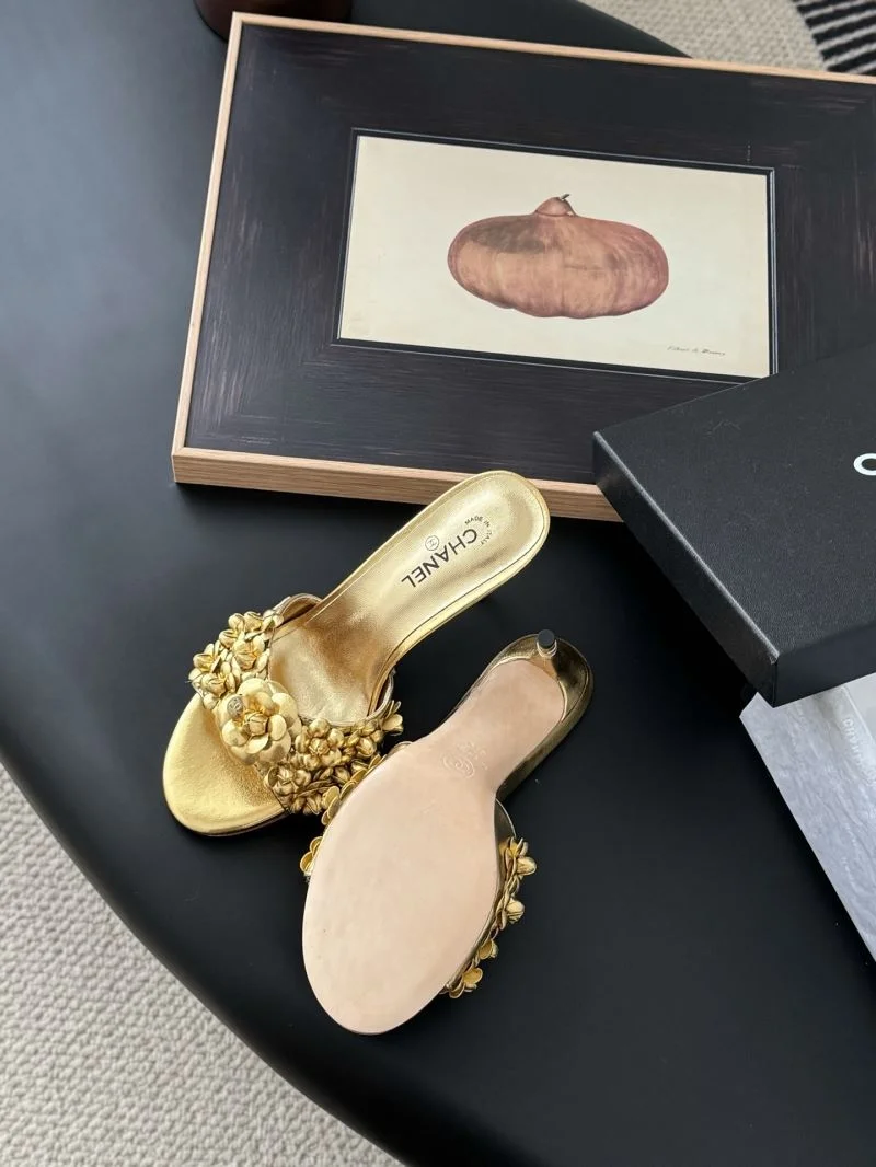 Top mirror Chanel Slippers