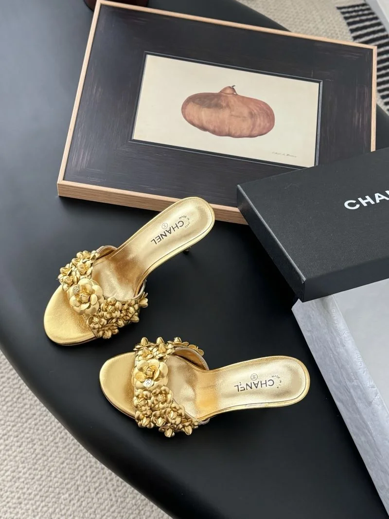 Top mirror Chanel Slippers