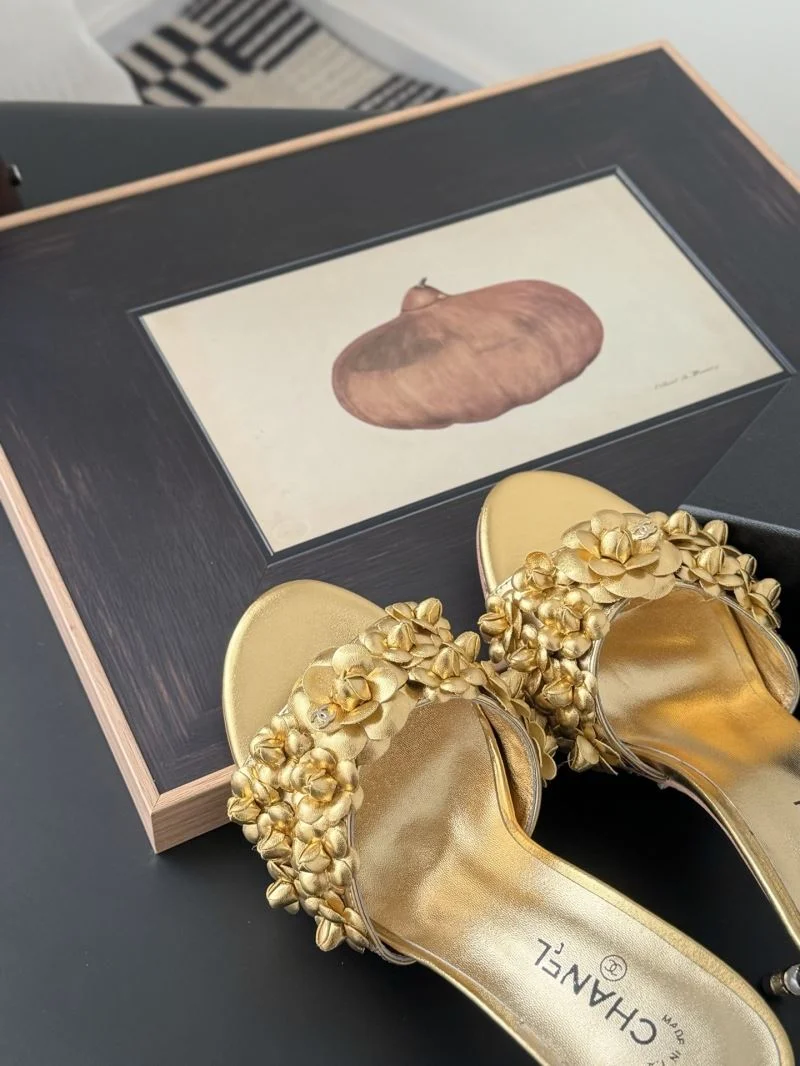 Top mirror Chanel Slippers
