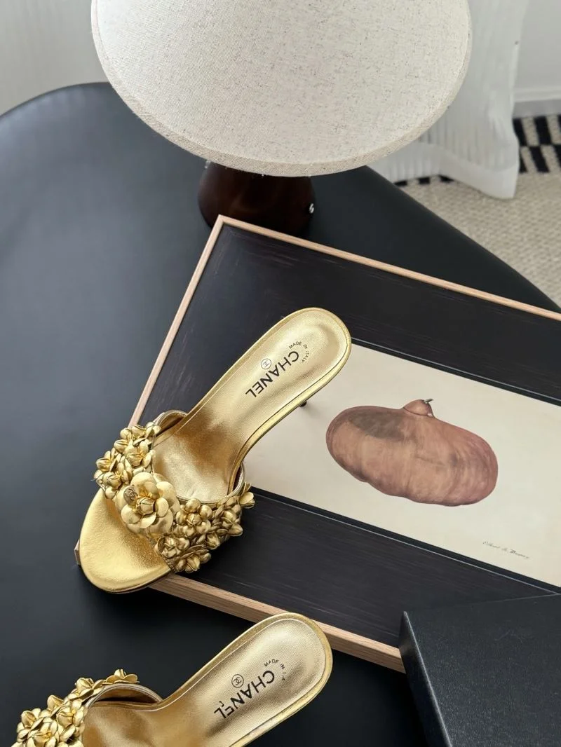 Top mirror Chanel Slippers