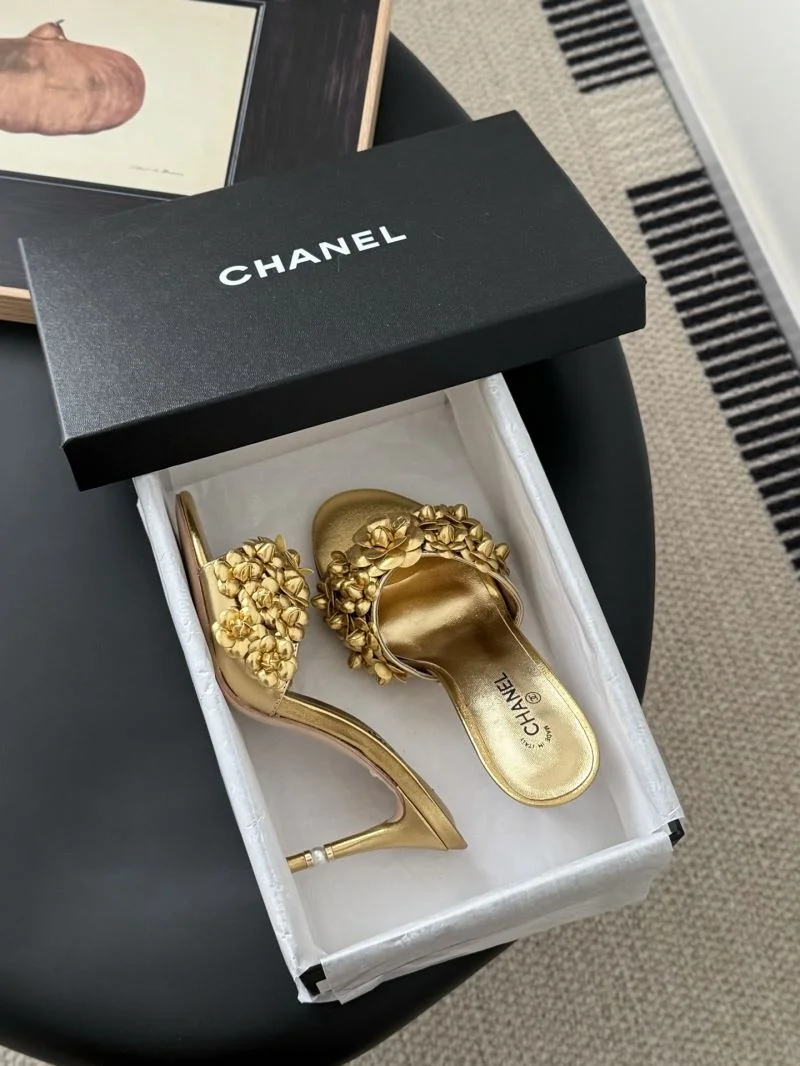 Top mirror Chanel Slippers
