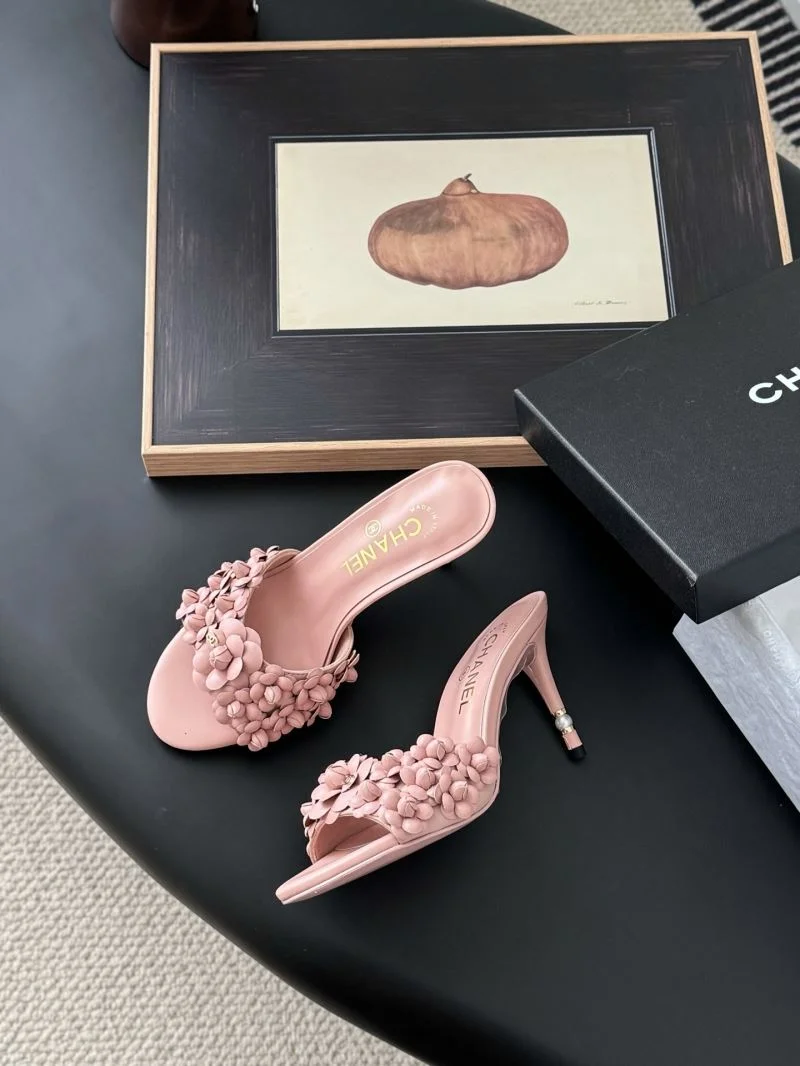 Top mirror Chanel Slippers