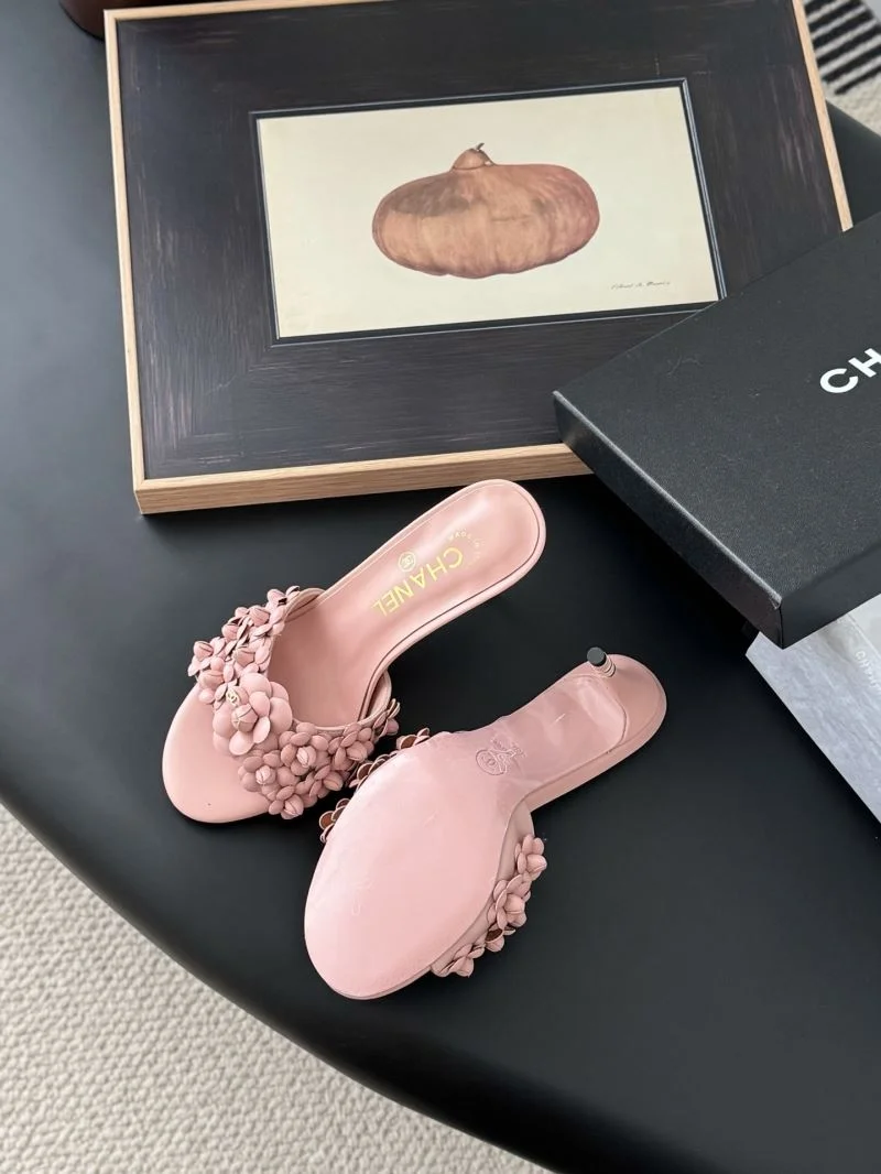Top mirror Chanel Slippers