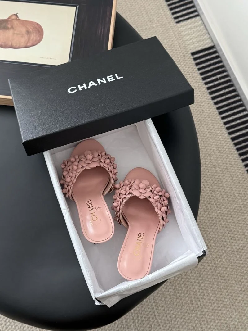 Top mirror Chanel Slippers