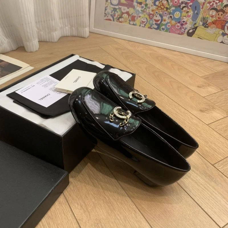 Low-cost Chanel Slippers