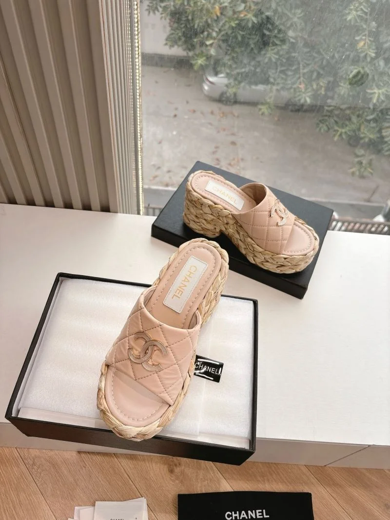 Low-cost Chanel Slippers