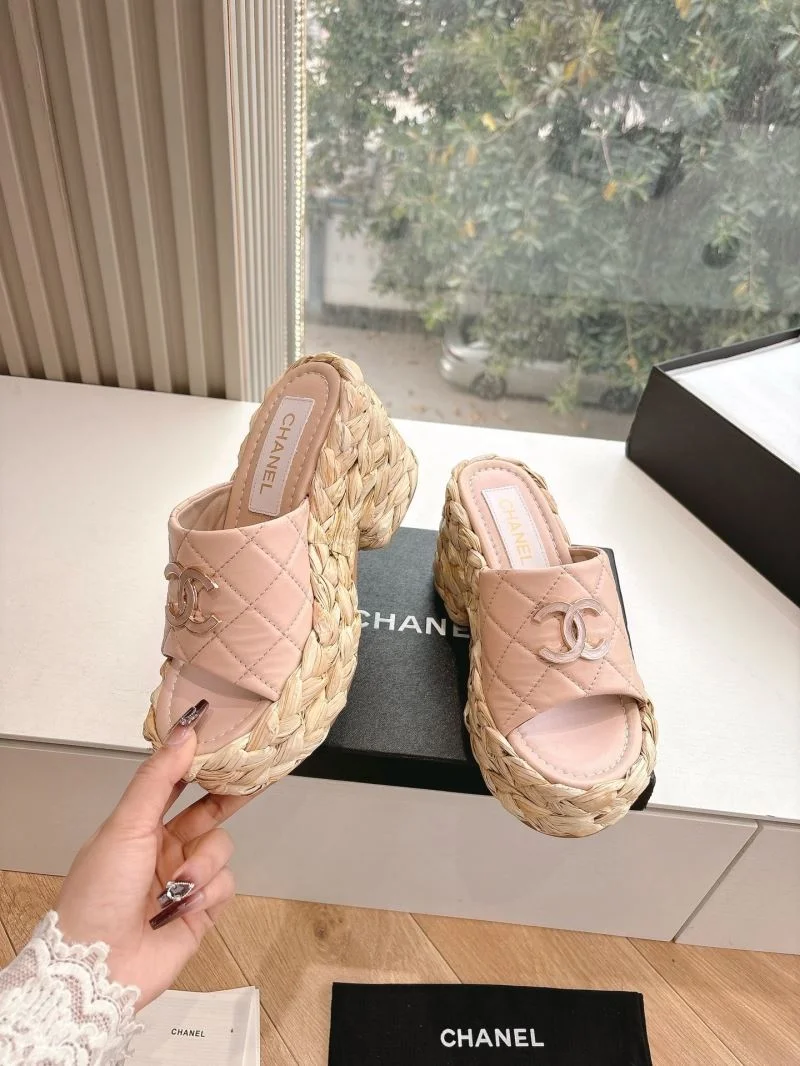 Low-cost Chanel Slippers