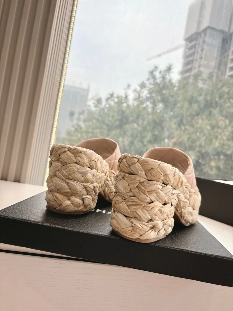 Low-cost Chanel Slippers