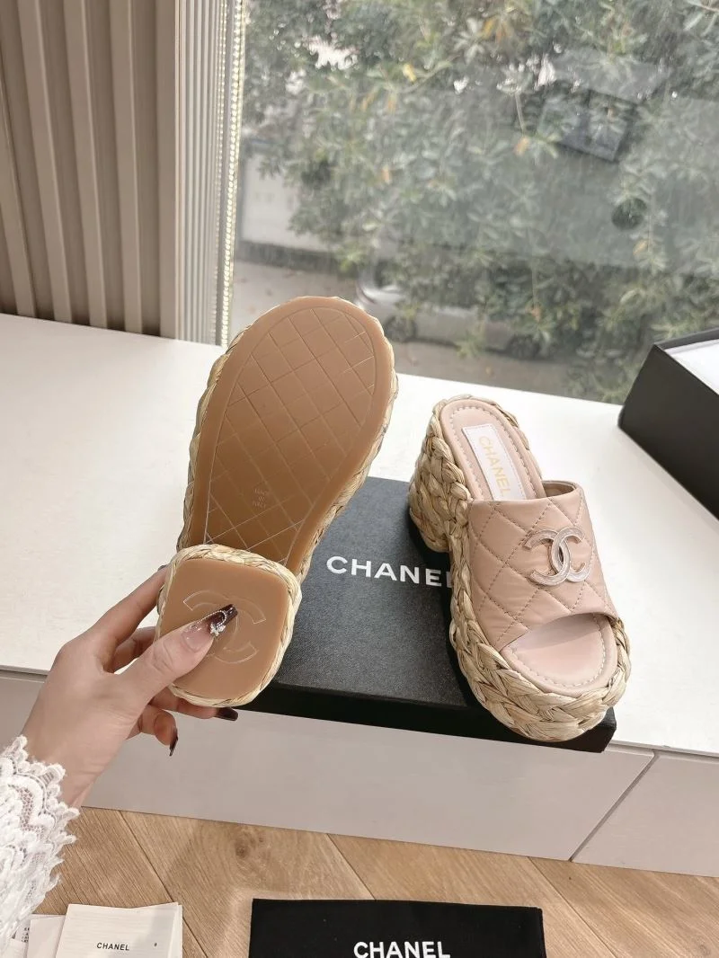 Low-cost Chanel Slippers