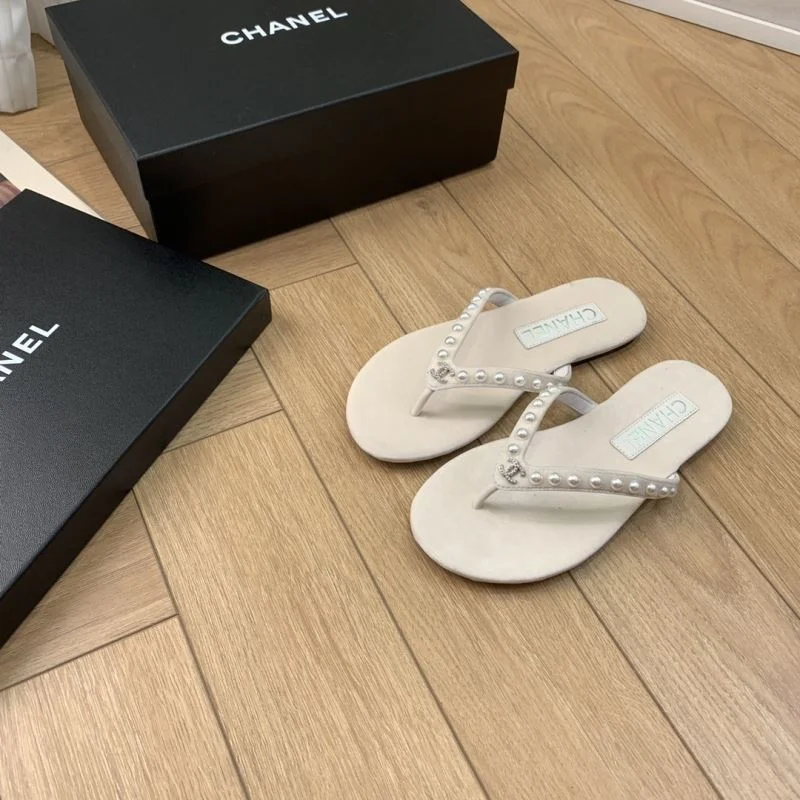 Low-cost Chanel Slippers