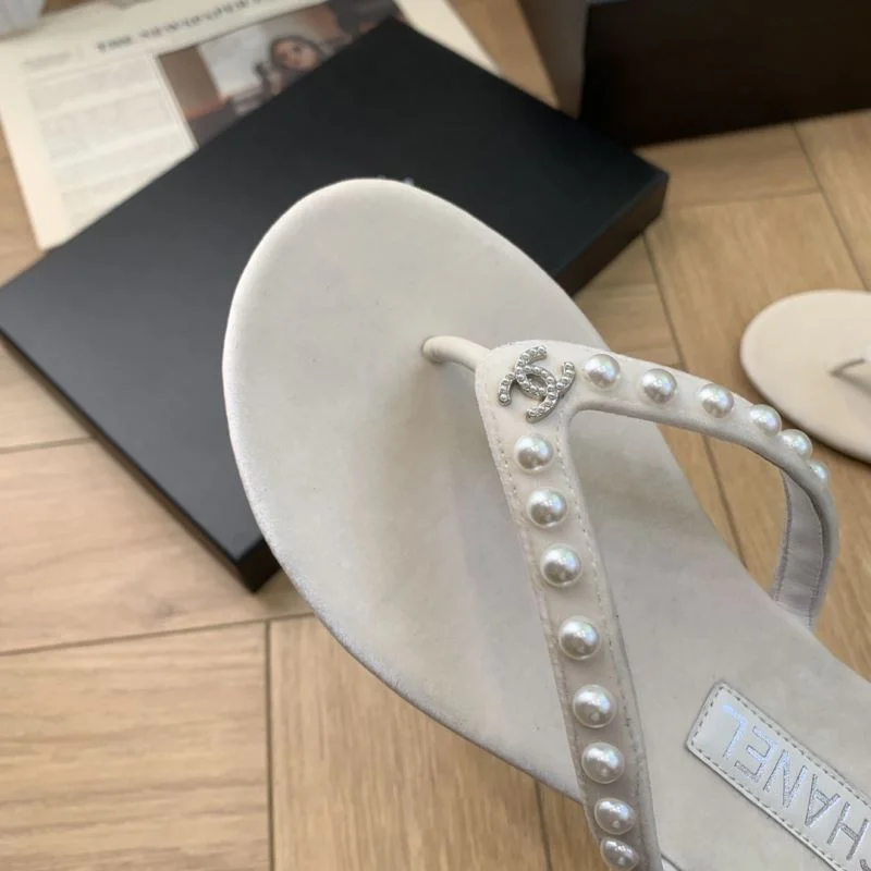 Low-cost Chanel Slippers