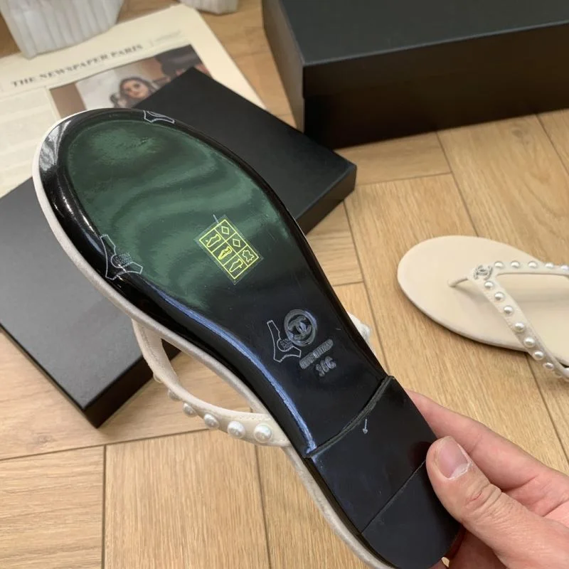 Low-cost Chanel Slippers