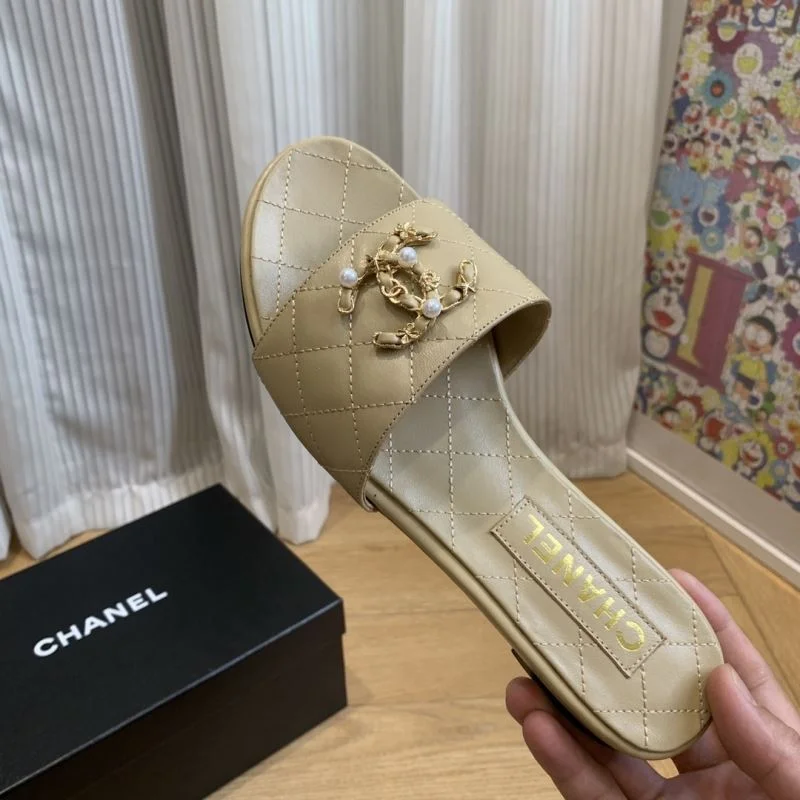 Top mirror Chanel Slippers