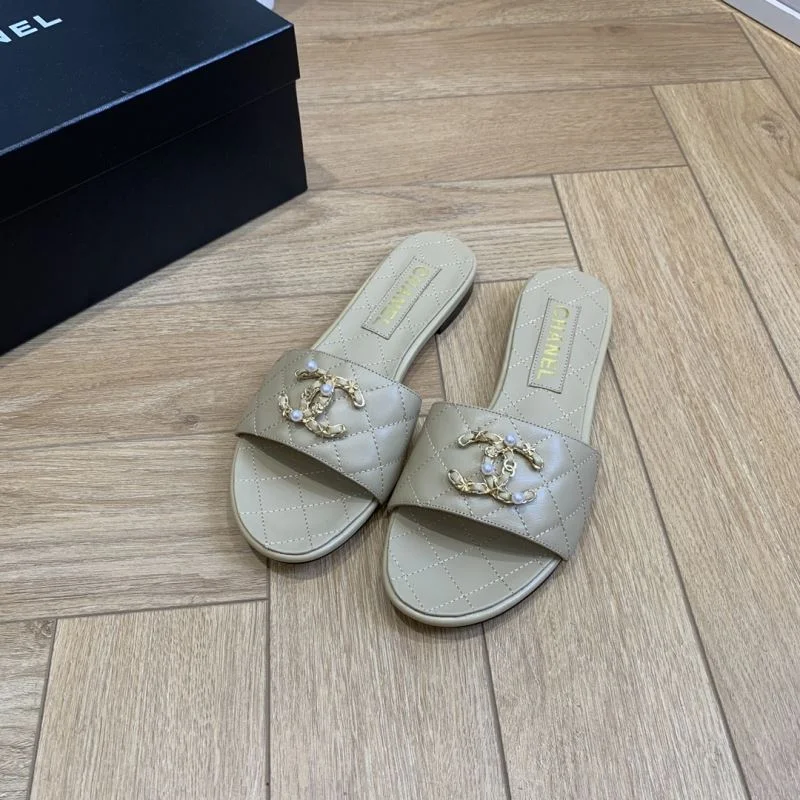 Top mirror Chanel Slippers