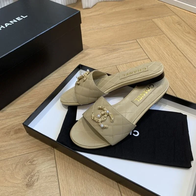 Top mirror Chanel Slippers