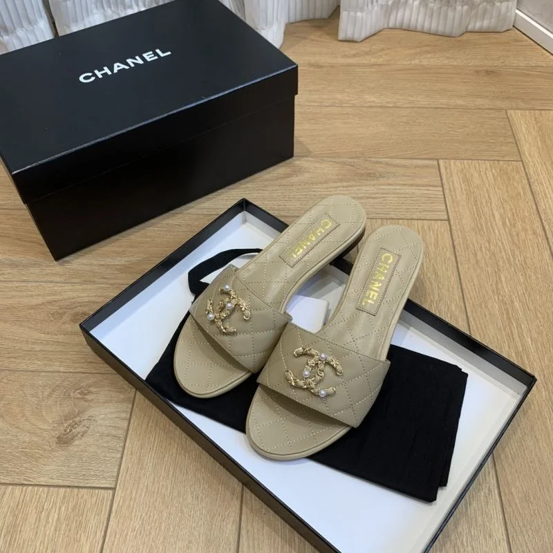 Top mirror Chanel Slippers