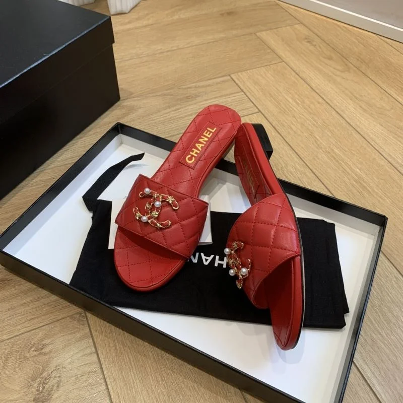 Low-cost Chanel Slippers