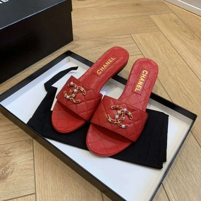 Low-cost Chanel Slippers