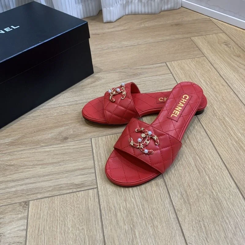 Low-cost Chanel Slippers