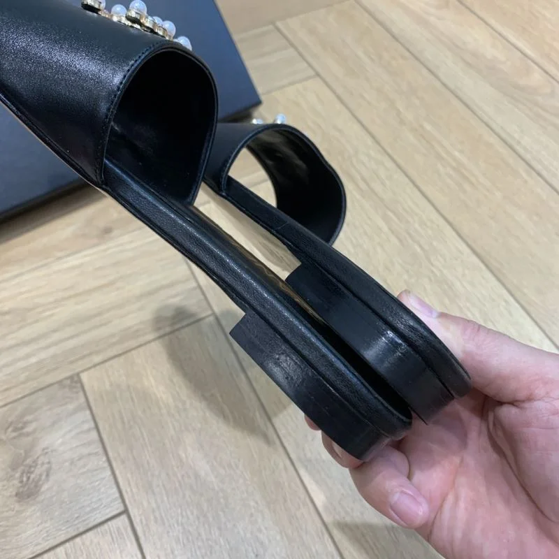 Accurate model Chanel Slippers