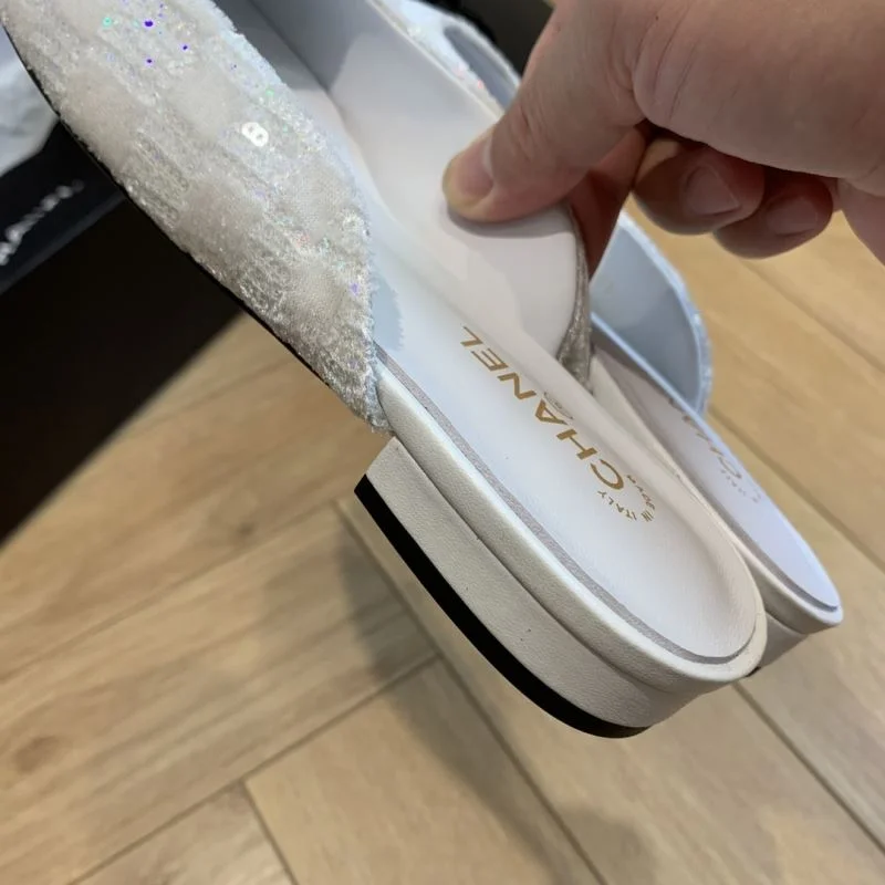 Low-cost Chanel Slippers