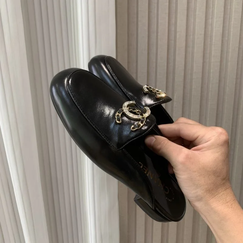 Low-cost Chanel Slippers