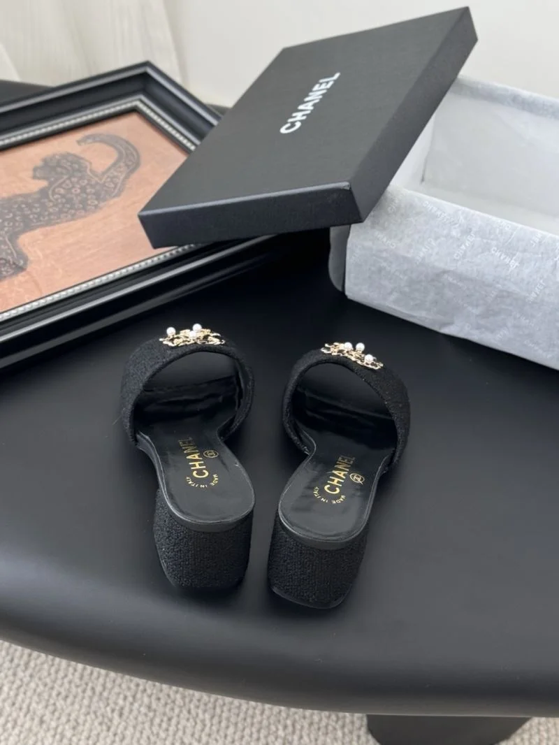 Top mirror Chanel Slippers
