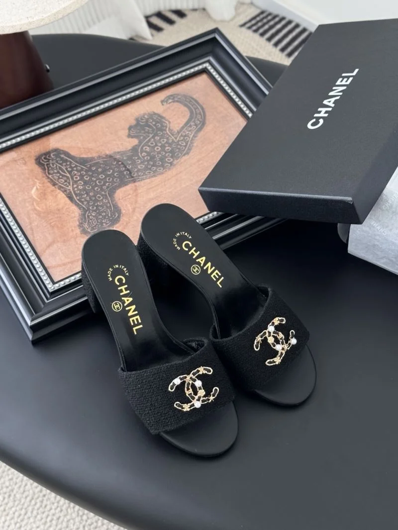 Top mirror Chanel Slippers