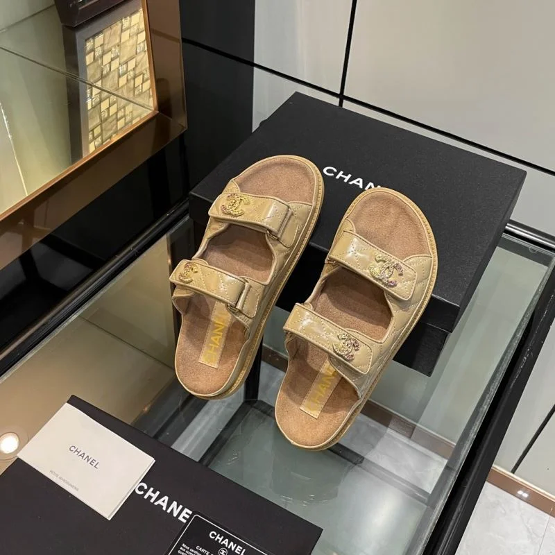 Top mirror Chanel Slippers