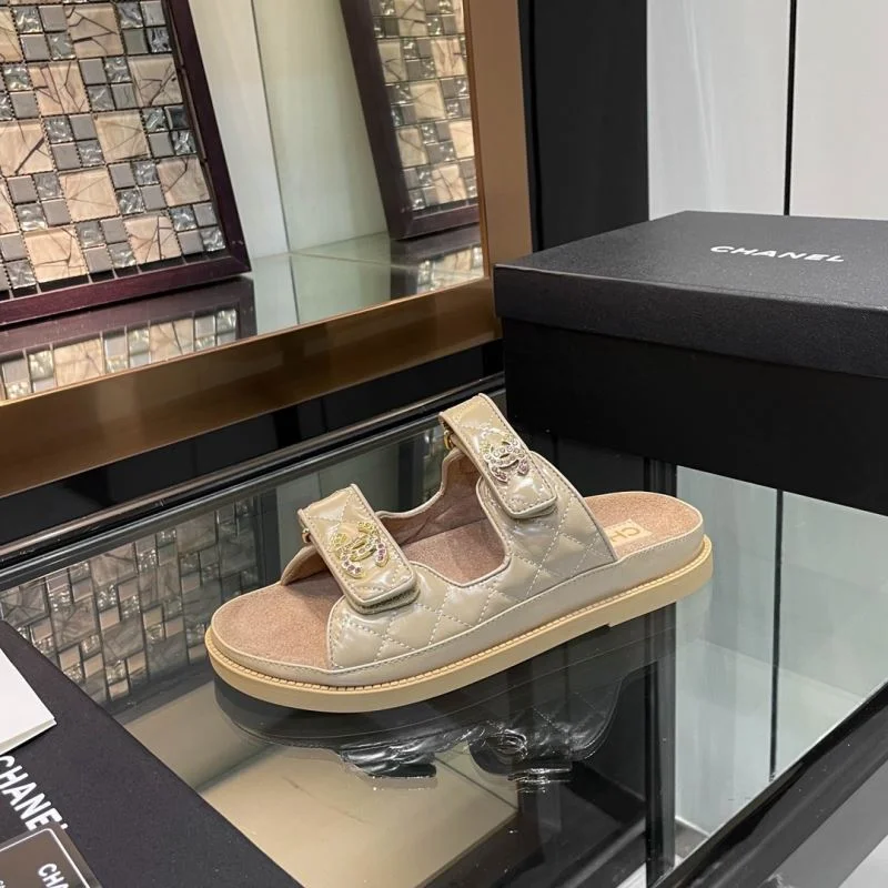 Top mirror Chanel Slippers