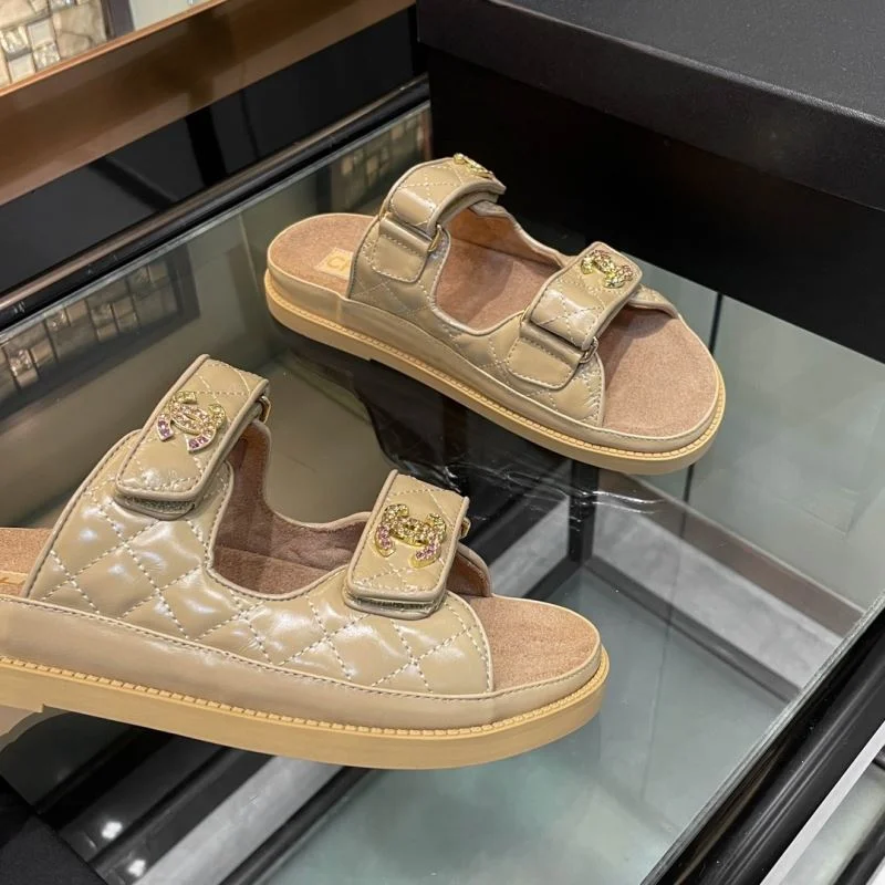 Top mirror Chanel Slippers