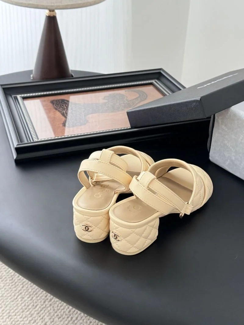 Top mirror Chanel Slippers