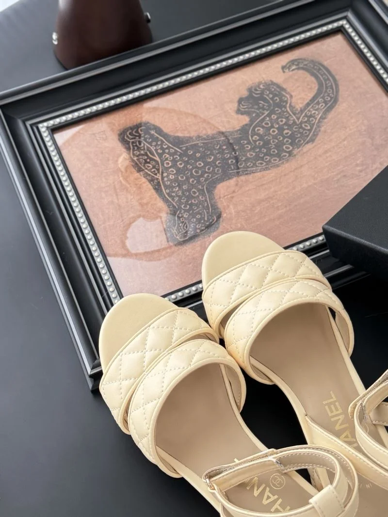 Top mirror Chanel Slippers