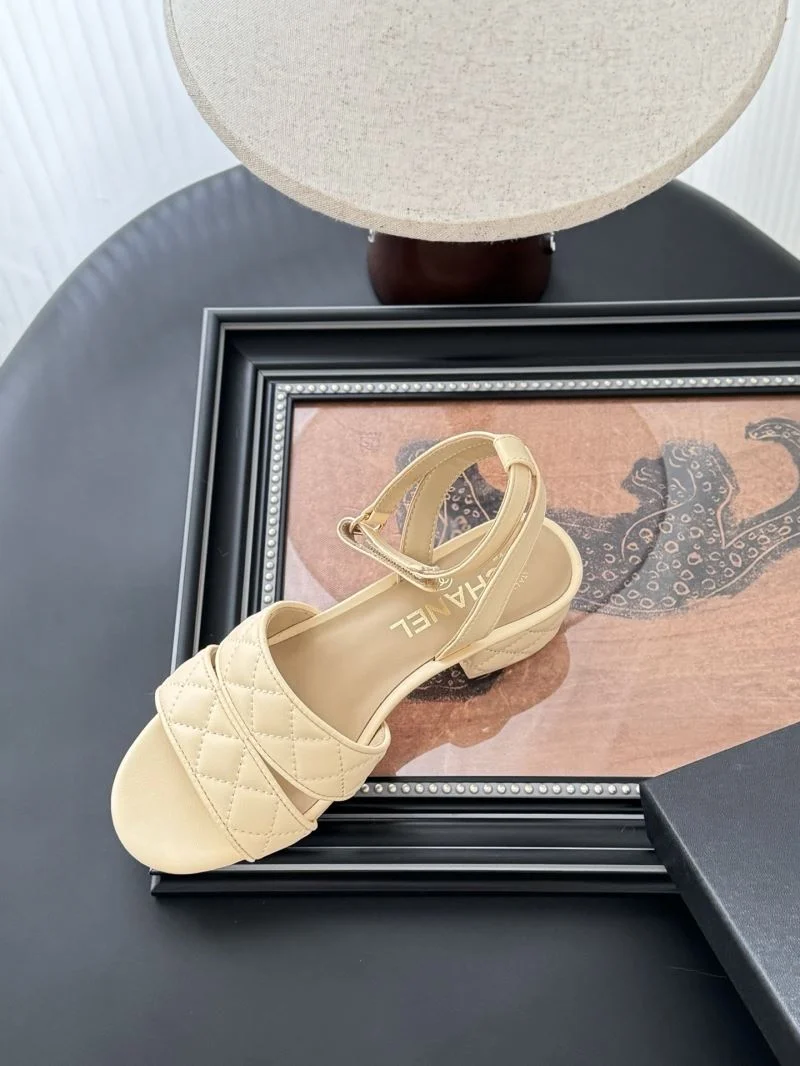 Top mirror Chanel Slippers