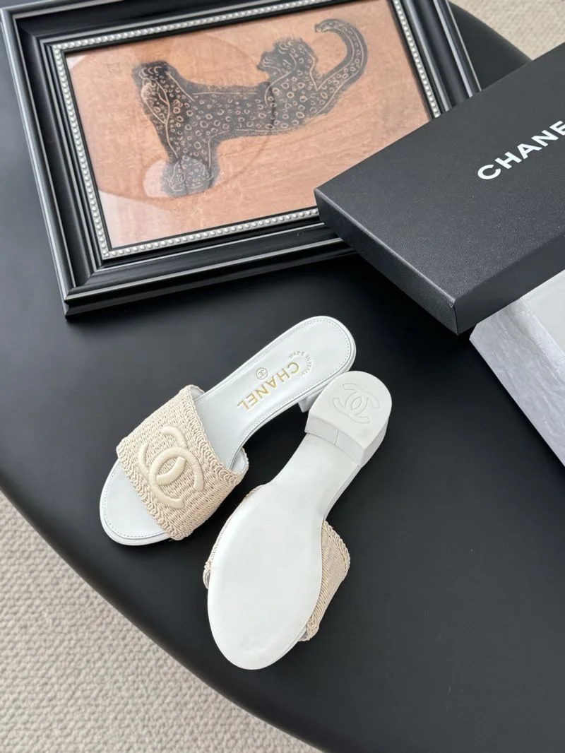 Top mirror Chanel Slippers